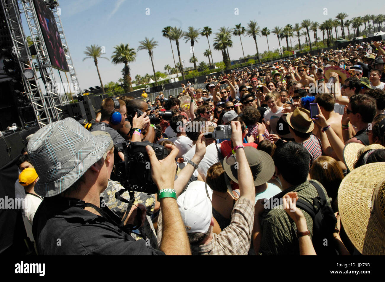Coachella crowd stage hi-res stock photography and images - Alamy