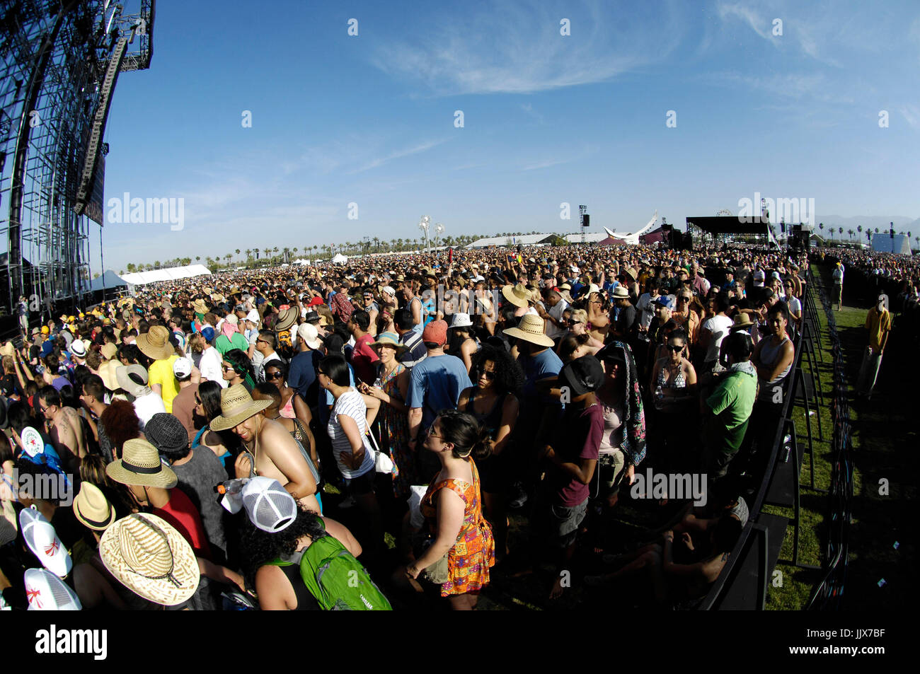 Crowd coachella festival hi-res stock photography and images - Alamy