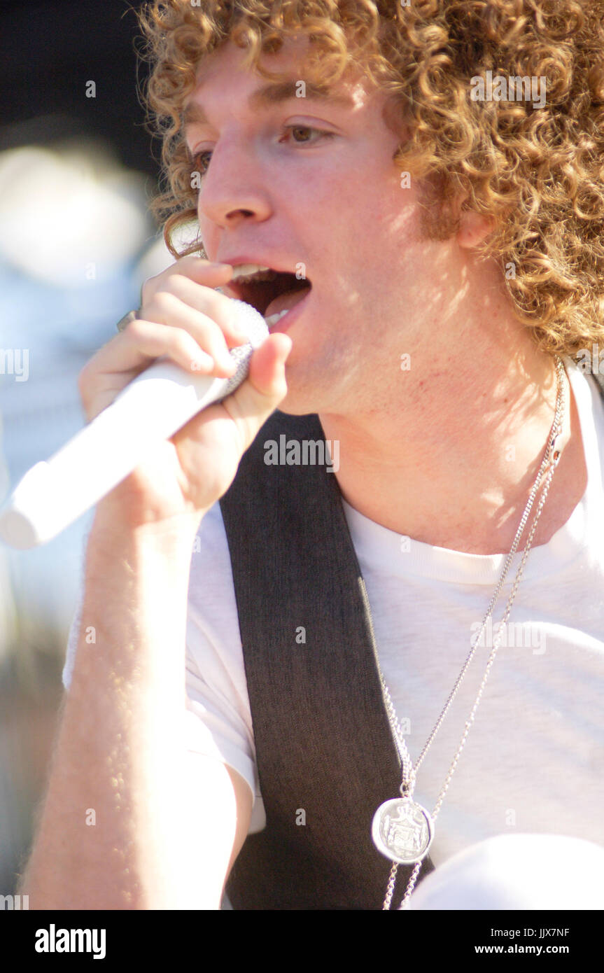Singer Steve Bays Hot Hot Heat performs 2007 KROQ LA Invasion Home ...
