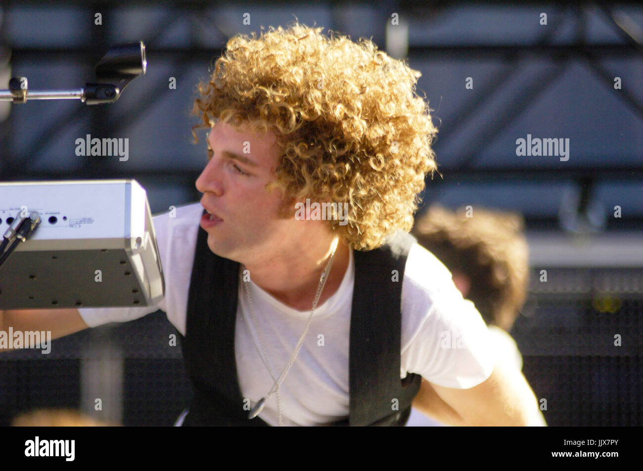 Singer Steve Bays Hot Hot Heat performs 2007 KROQ LA Invasion Home ...