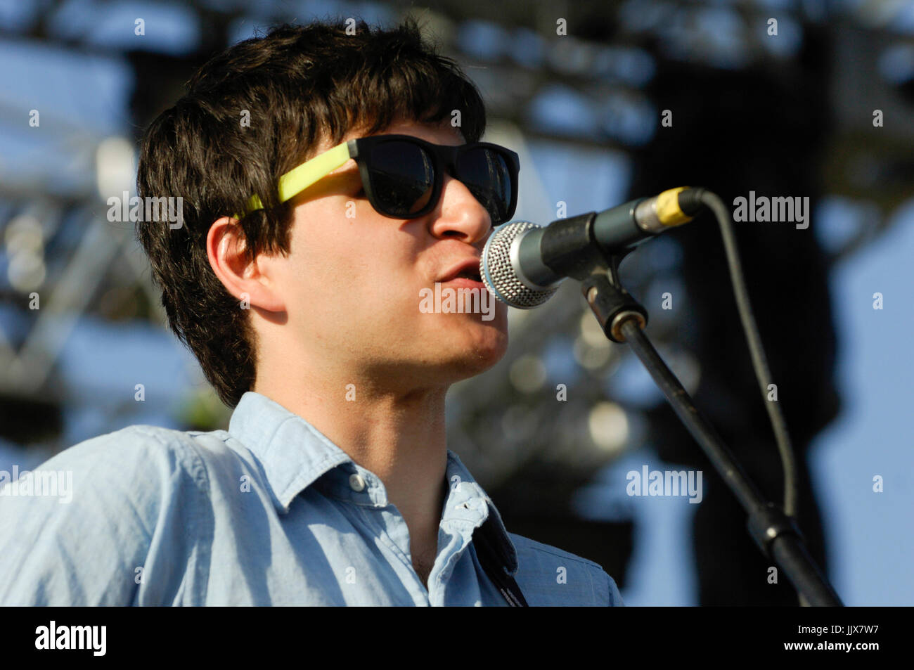 Vampire weekend performing hi-res stock photography and images - Alamy