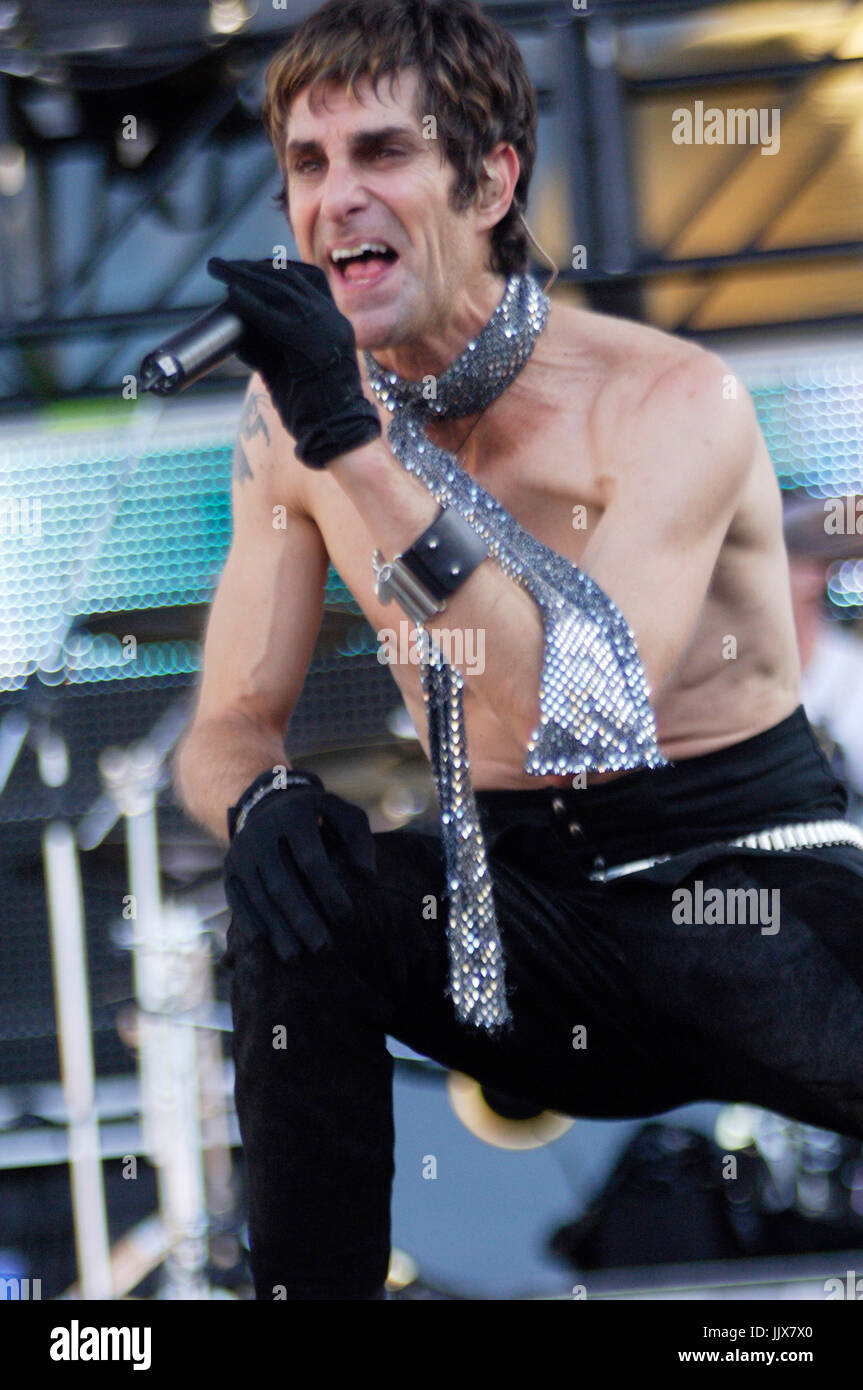 Singer Perry Farrell Satellite Party performs 2007 KROQ LA Invasion ...