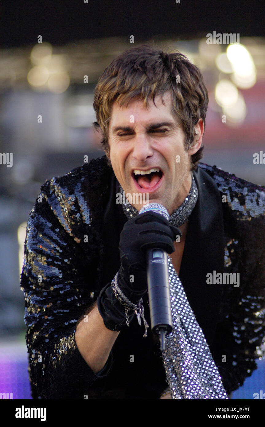Singer Perry Farrell Satellite Party performs 2007 KROQ LA Invasion ...