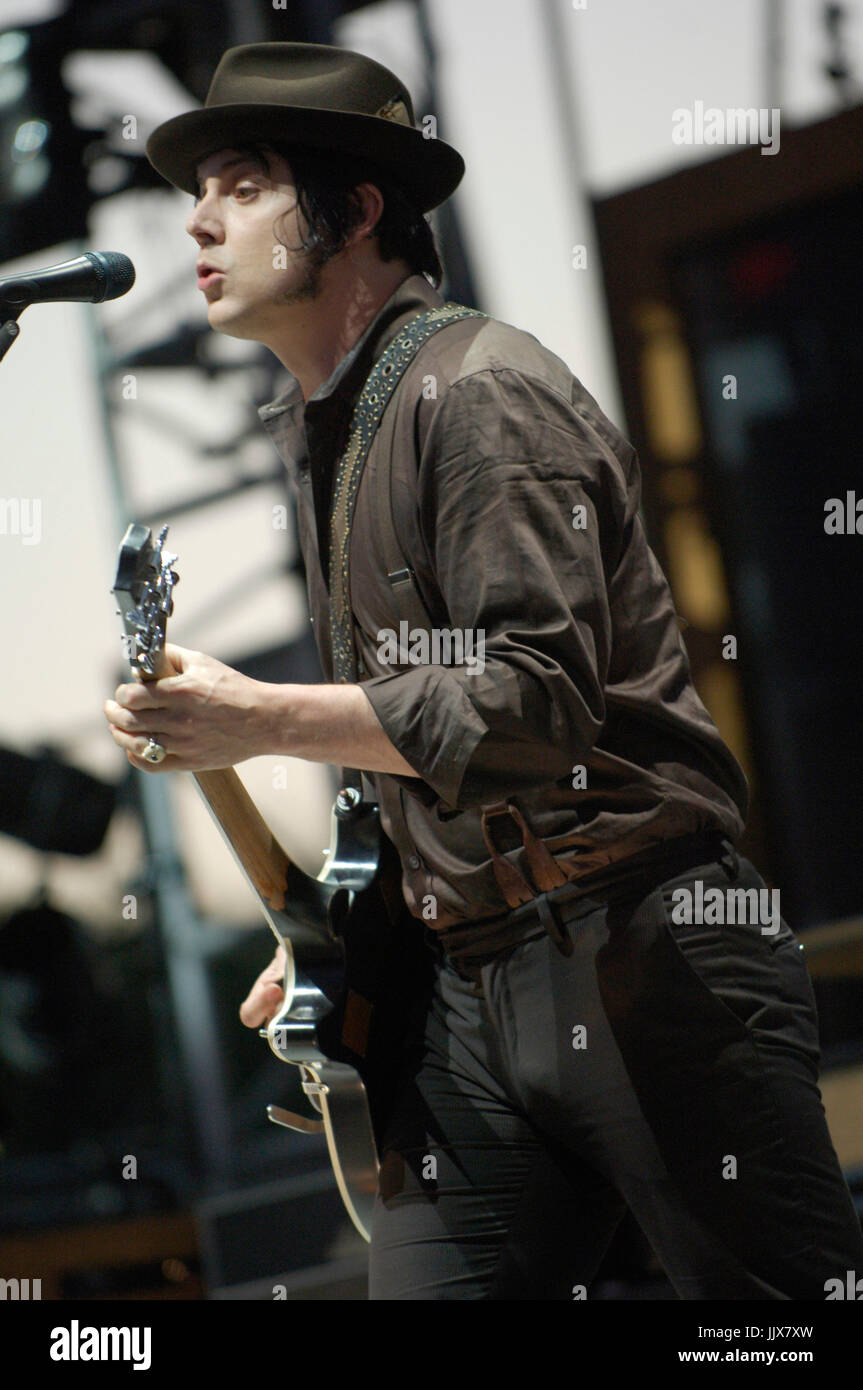 Jack white performing hi-res stock photography and images - Alamy