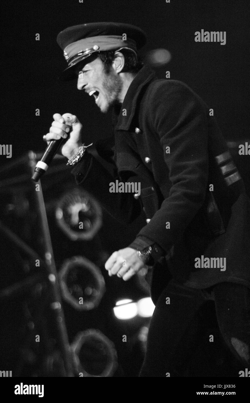 Velvet revolver performing on stage Black and White Stock Photos ...