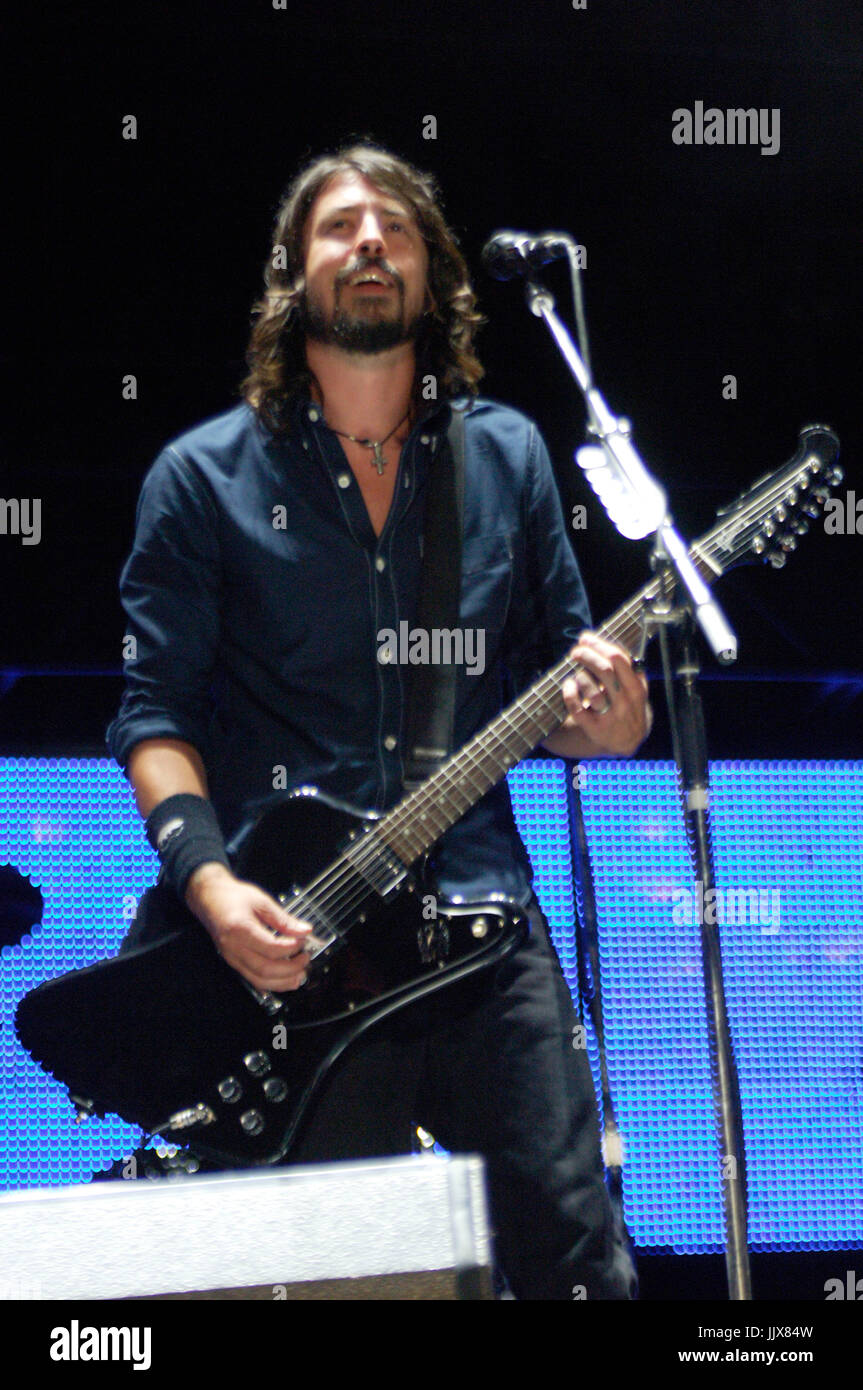 Dave grohl concert hi-res stock photography and images - Alamy