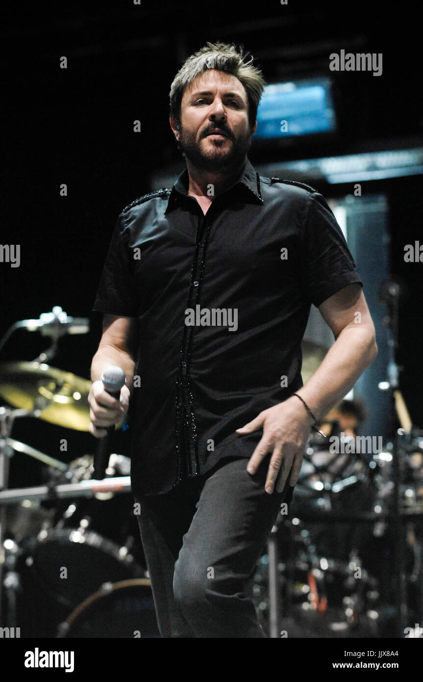 Duran duran singer hi-res stock photography and images - Alamy