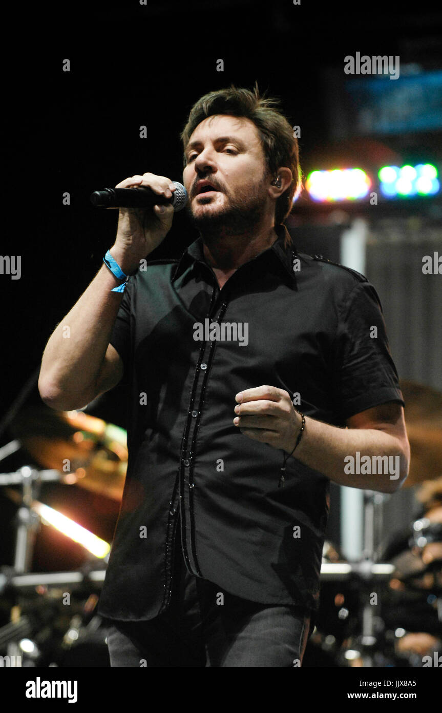 Duran duran singer hi-res stock photography and images - Alamy