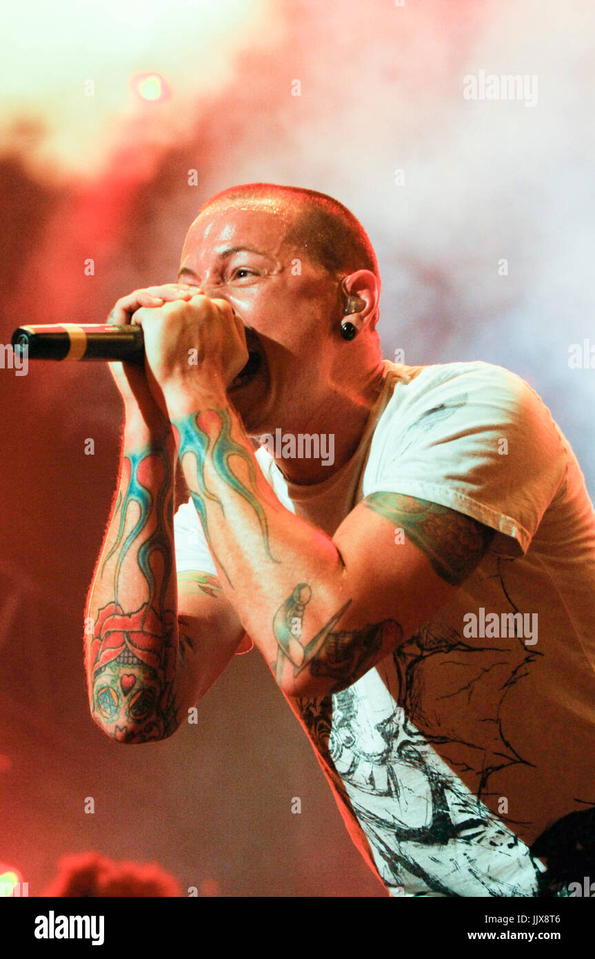 Chester Bennington Linkin Park performing 2008 Projekt Revolution Tour ... Chester Bennington Linkin Park performing 2008 Projekt Revolution Tour ...