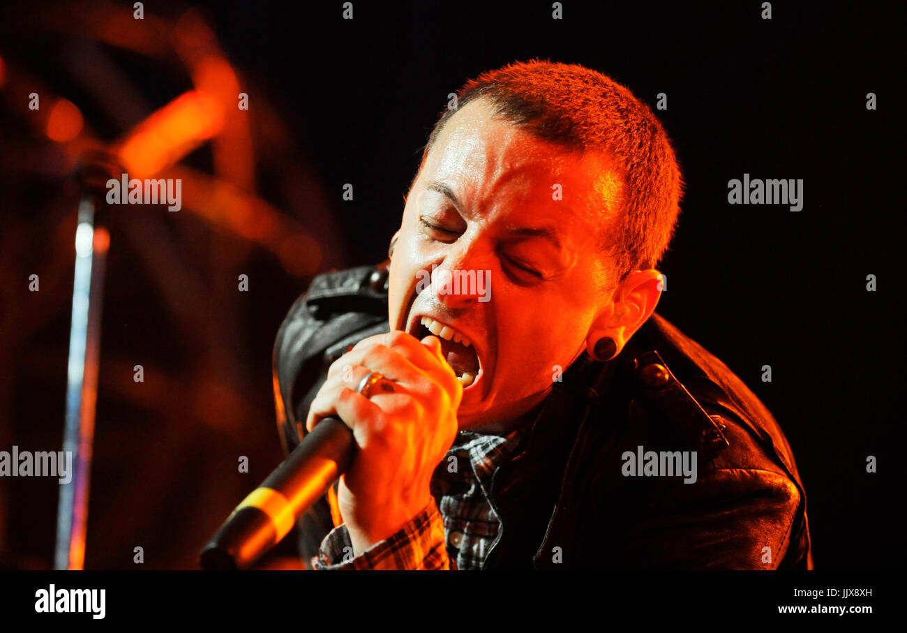 Chester bennington dead hi-res stock photography and images - Alamy