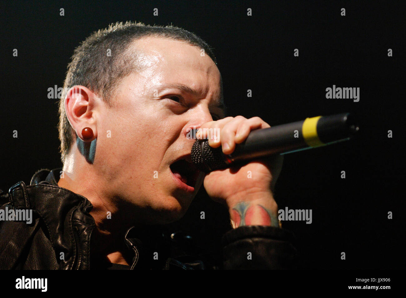 Chester Bennington Linkin Park performing Staples Center Los Angeles,Ca ...