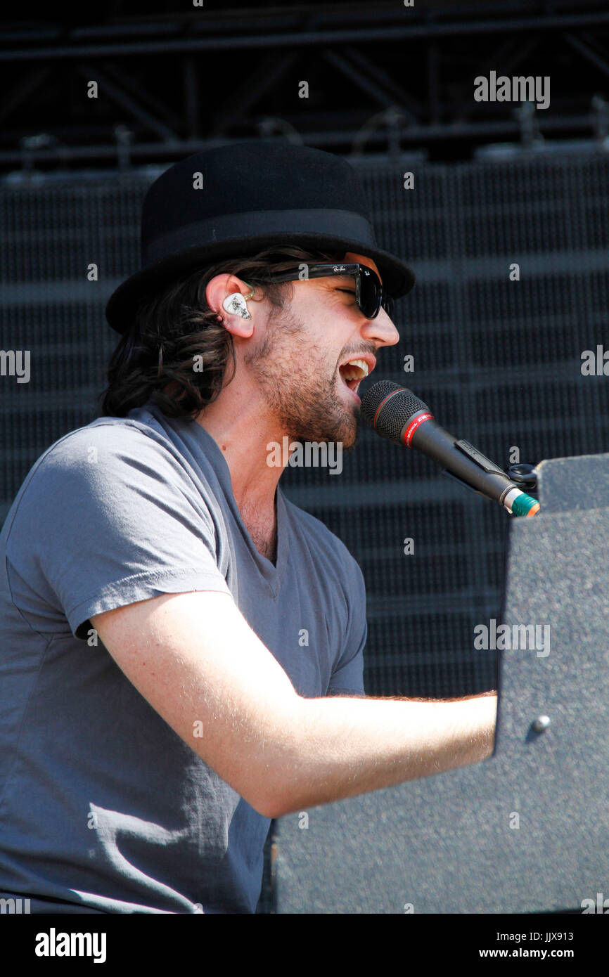 Vocalist-keyboardist Tony Beliveau Crash Kings performs Epicenter 2010 ...