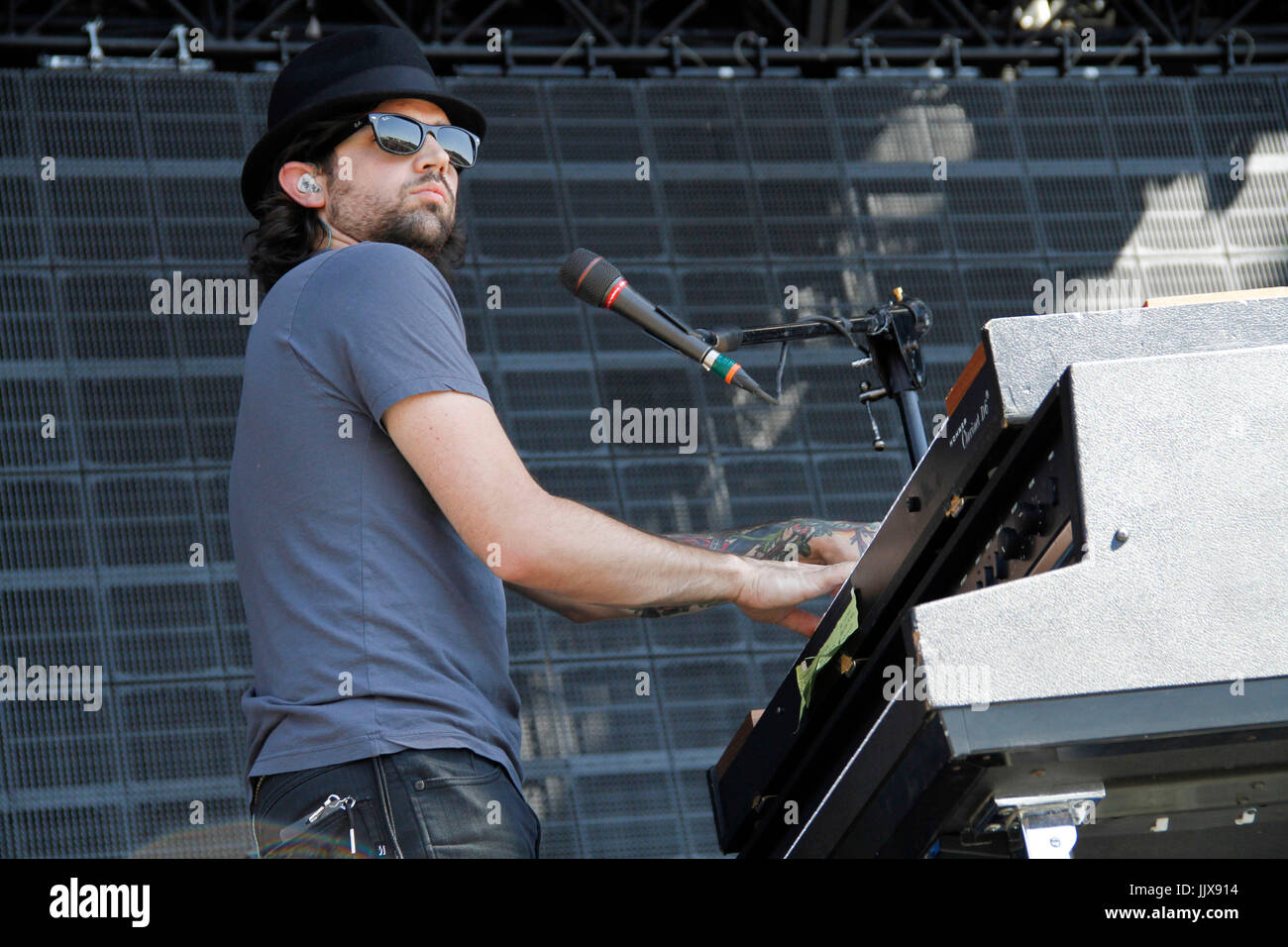 Vocalist-keyboardist Tony Beliveau Crash Kings performs Epicenter 2010 ...