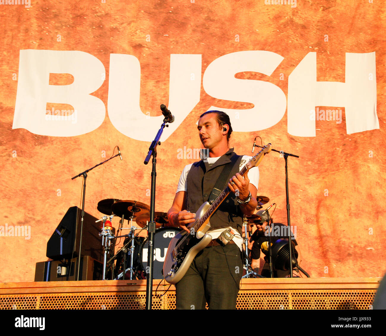 Gavin rossdale bush performing live hi-res stock photography and images ...