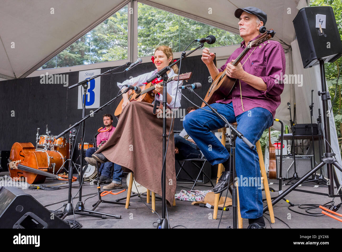 Jim Kweskin performing with Meredith Axelrod at the 40th Annual ...
