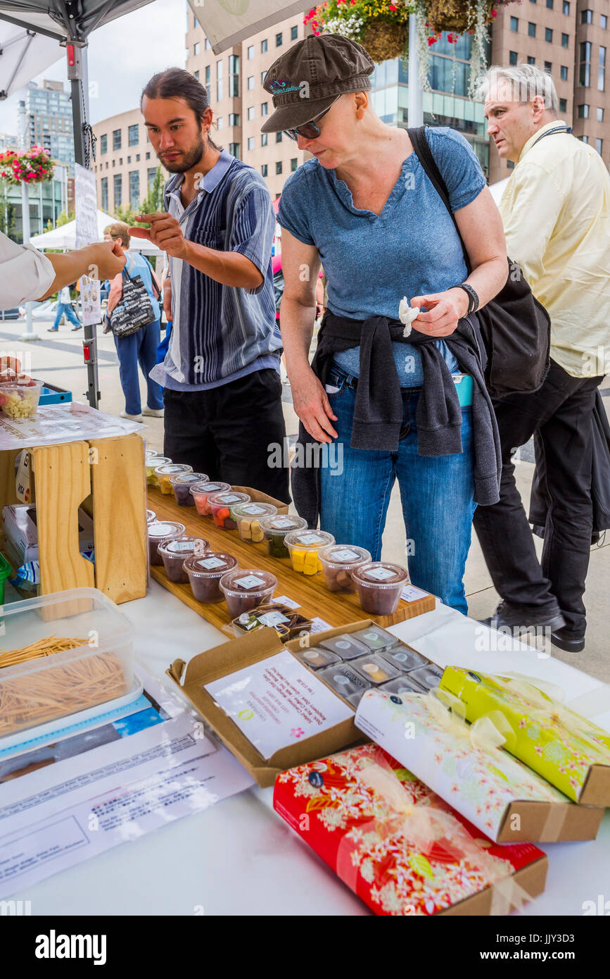 Downtown farmers market hi-res stock photography and images - Alamy
