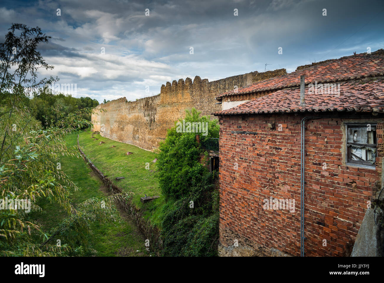 City wall, Sahagun, Spain. Camino de Santiago Stock Photo - Alamy