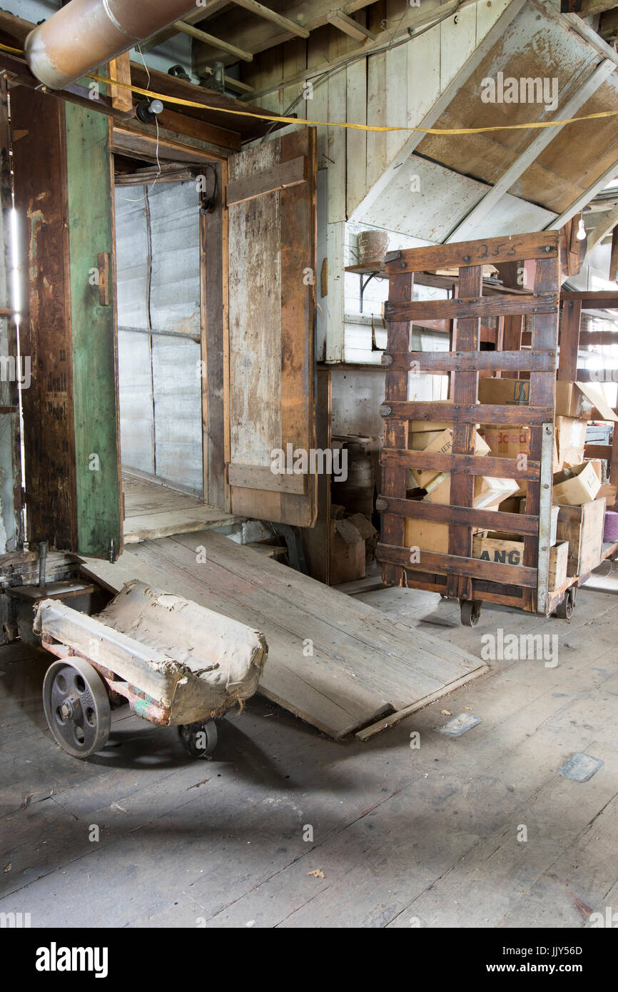 Inside wool factory hi-res stock photography and images - Alamy