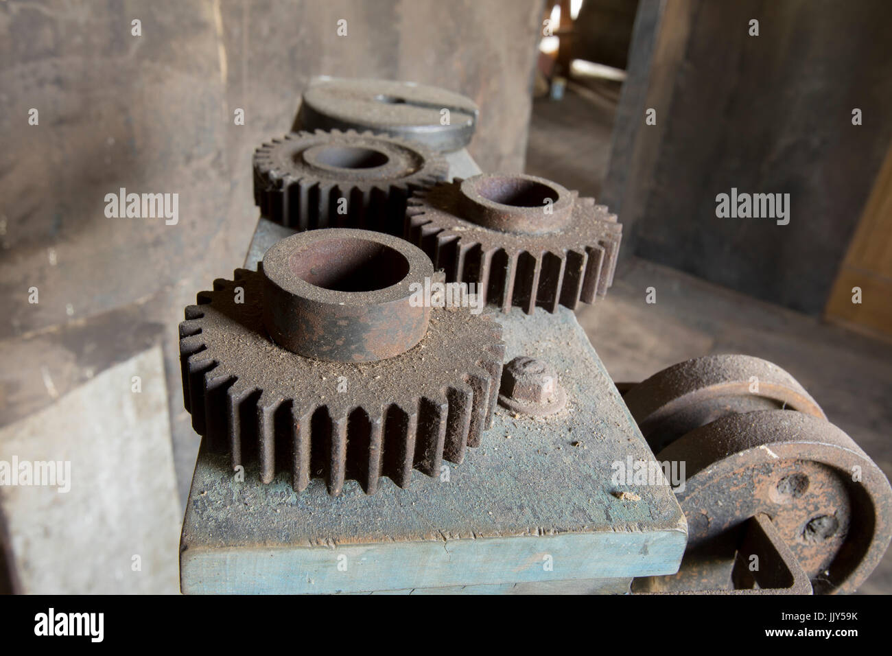 Metal Cogs Stock Photos & Metal Cogs Stock Images - Alamy