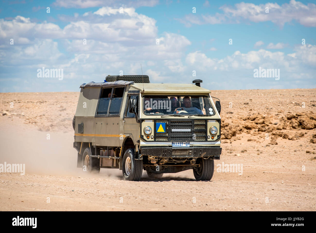 Desert vehicle makes through hi-res stock photography and images - Alamy