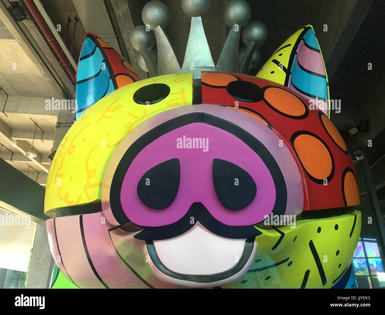 Romero britto asia hi-res stock photography and images - Alamy