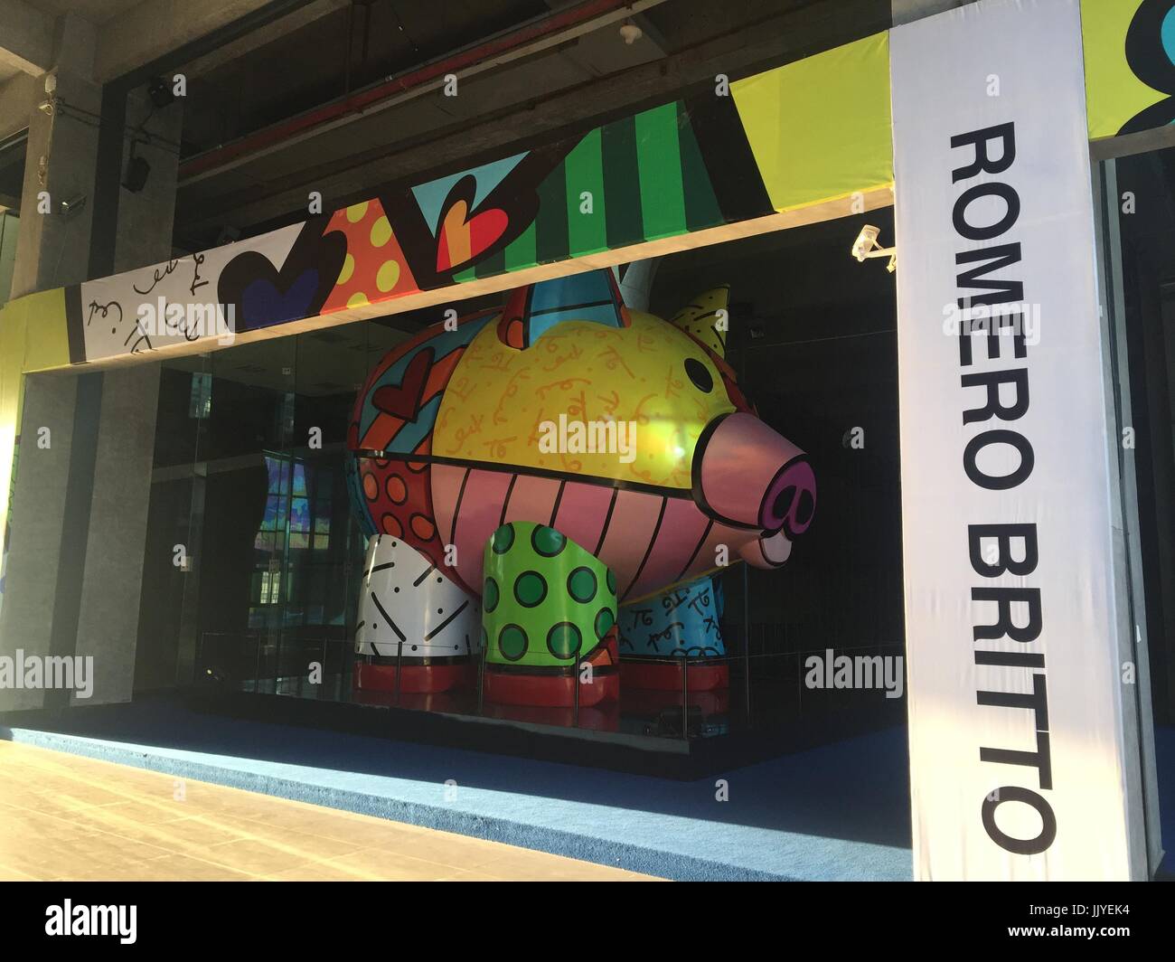 Romero britto asia hi-res stock photography and images - Alamy