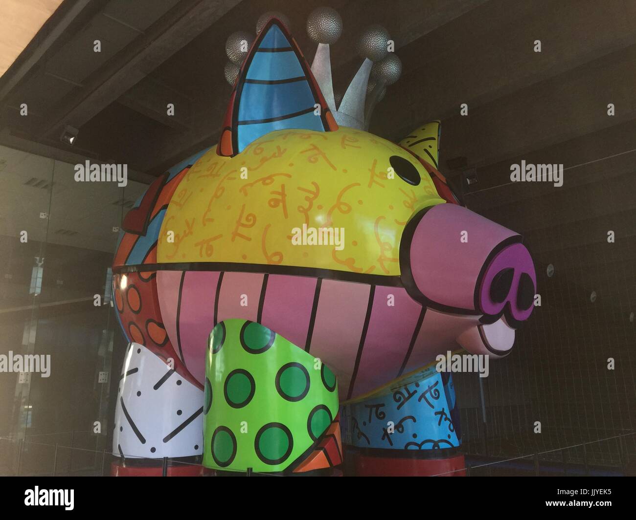 Romero britto asia hi-res stock photography and images - Alamy