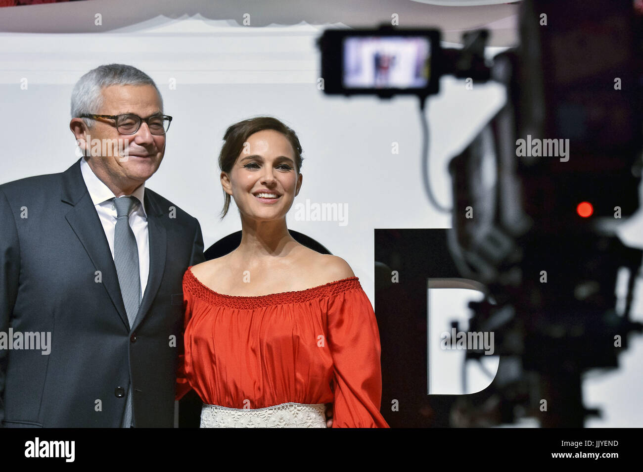 Diors hi-res stock photography and images - Alamy