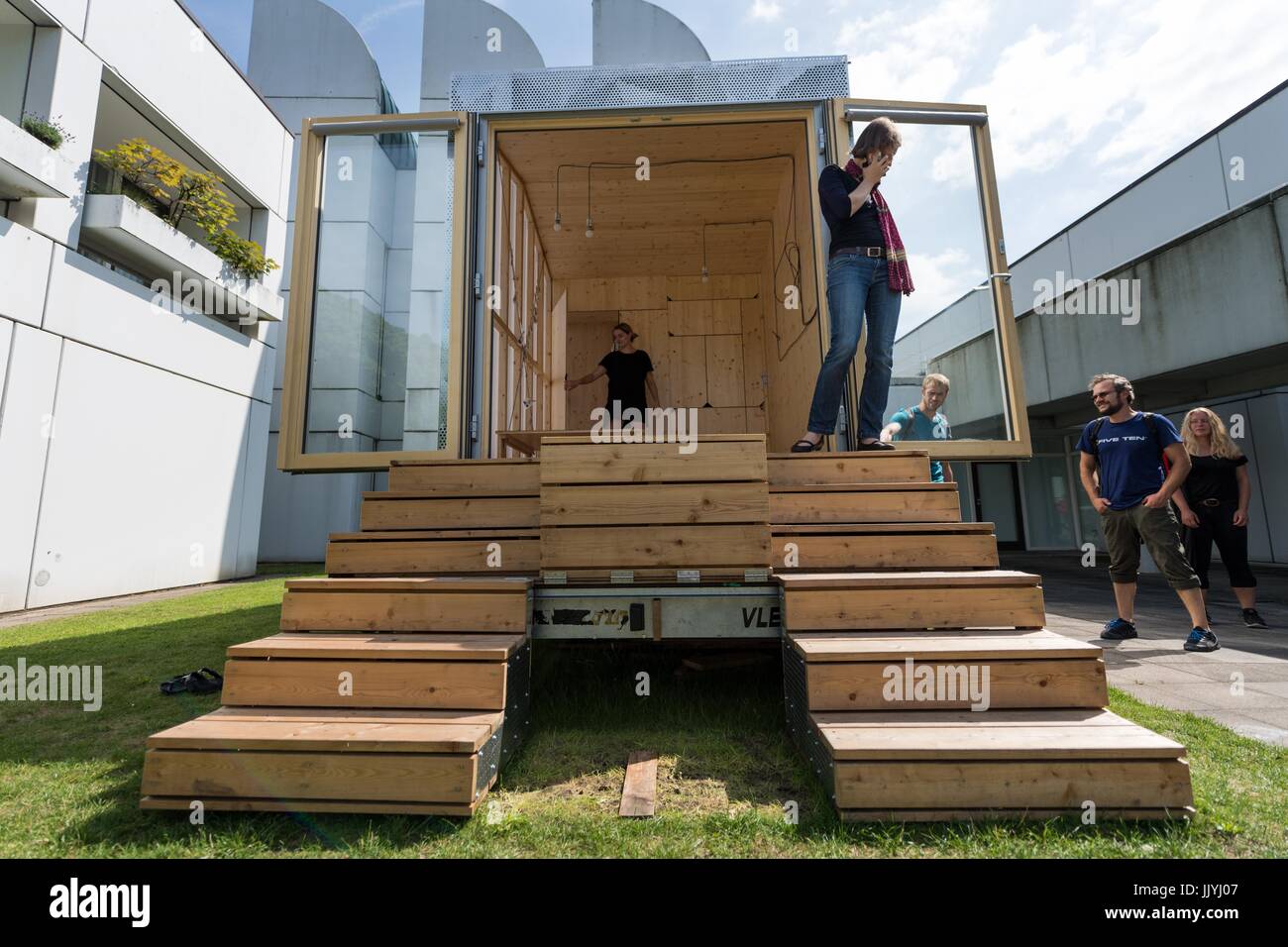 Berlin, Germany. 20th July, 2017. Visitors look at the Tiny House ...