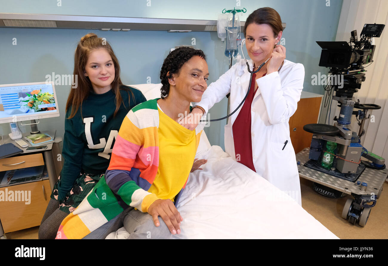 Leipzig, Germany. 20th July, 2017. The actresses Sarah Masuch (M ...