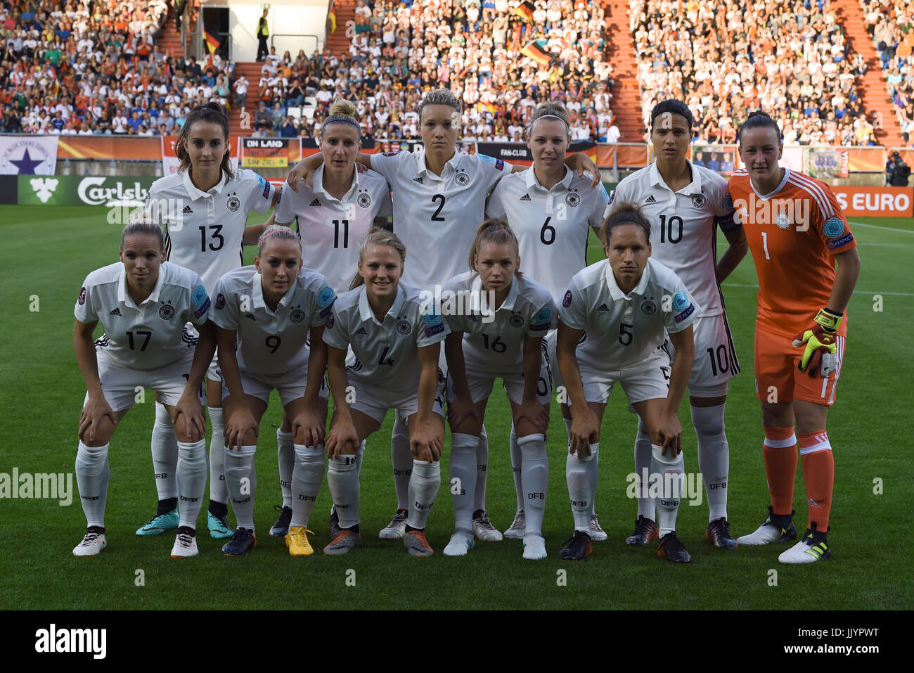The German team poses for a picture before the women's European Soccer ...