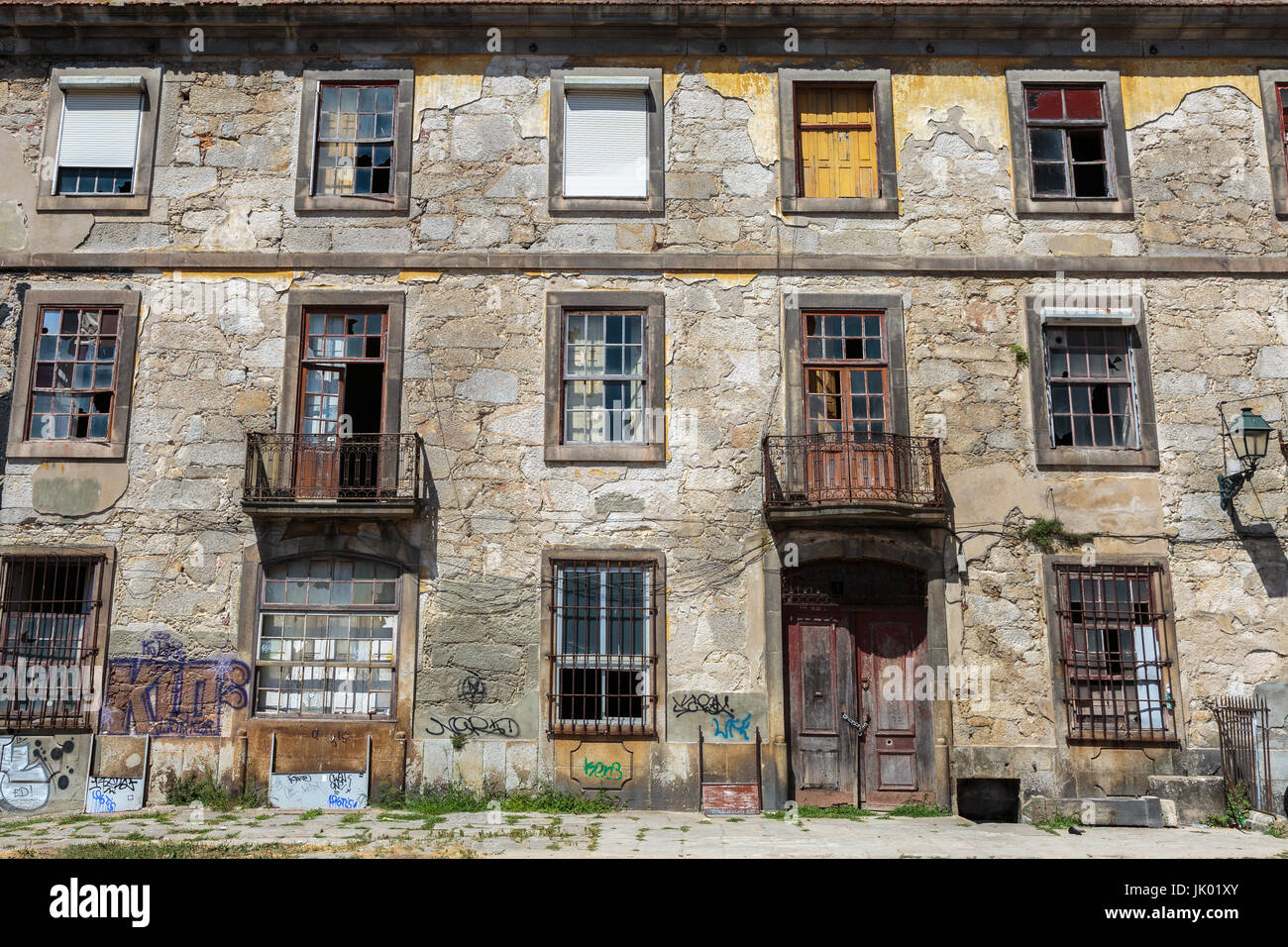 Antique Portuguese Architecture: Wrecked Building Facade Stock Photo ...