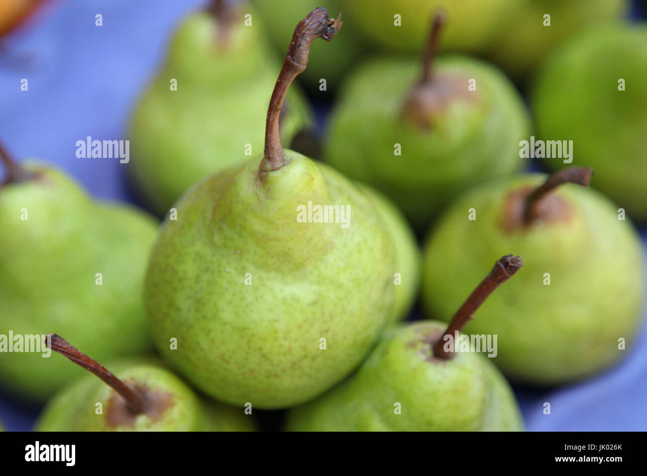 peer fruit in market stall Stock Photo - Alamy