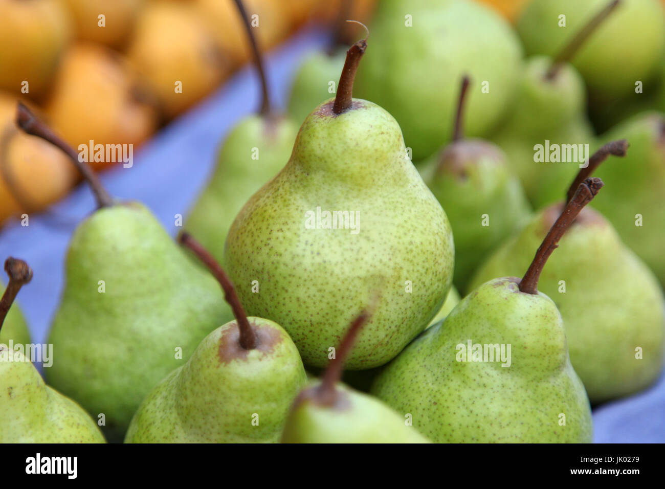 peer fruit in market stall Stock Photo - Alamy