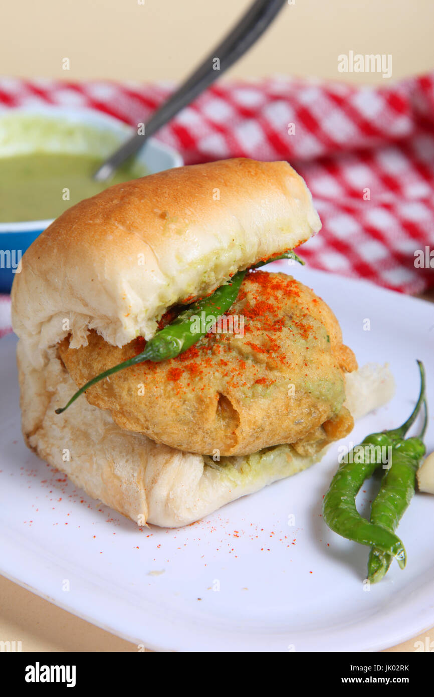 Indian special traditional fried food vada pav Stock Photo - Alamy