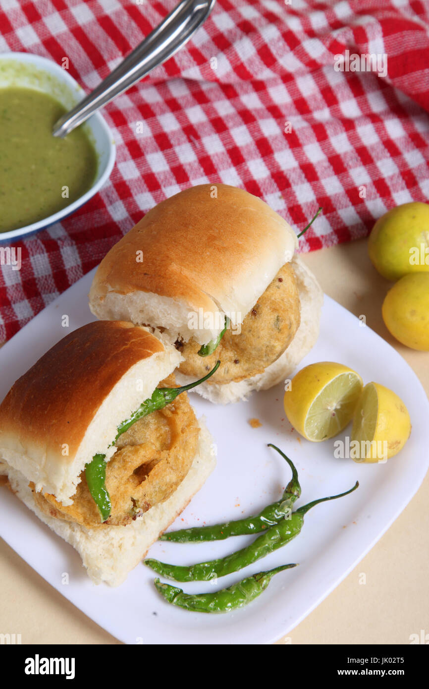 Indian special traditional fried food vada pav Stock Photo - Alamy