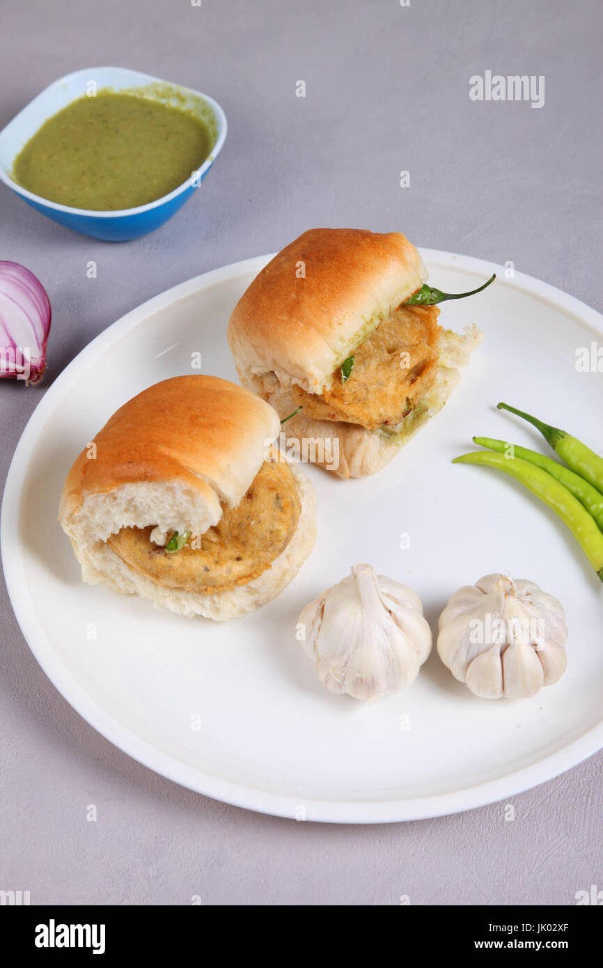 Indian special traditional fried food vada pav Stock Photo - Alamy
