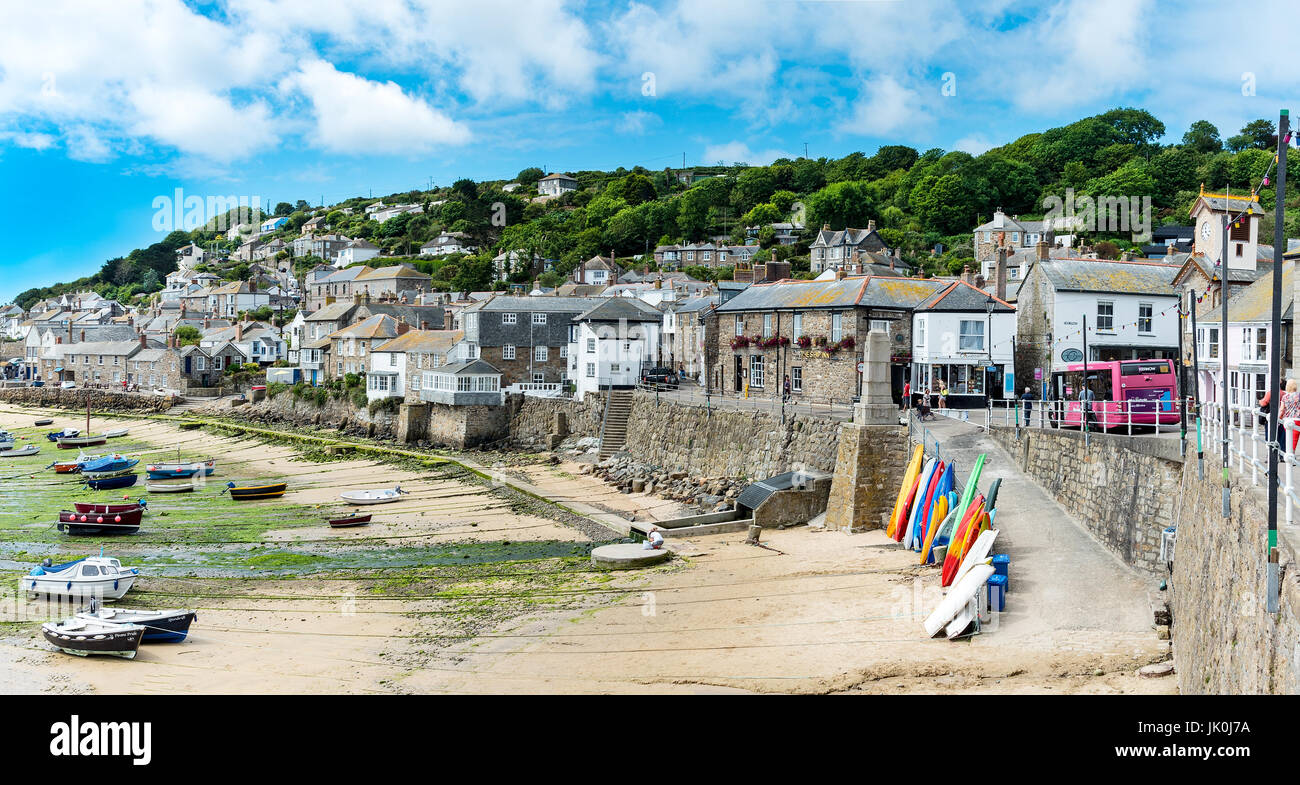 Mousehole bus hi-res stock photography and images - Alamy