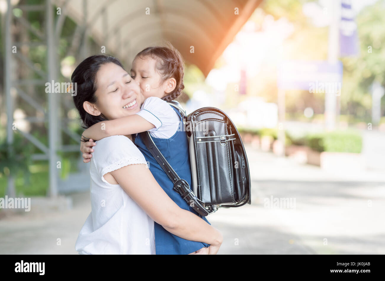 Graduation hug parent hi-res stock photography and images - Alamy