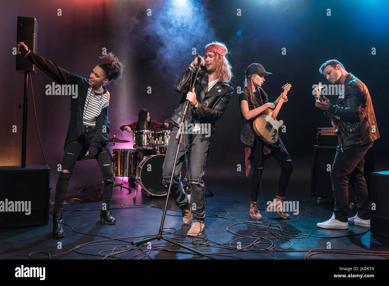 American musical band performing stage hi-res stock photography and ...