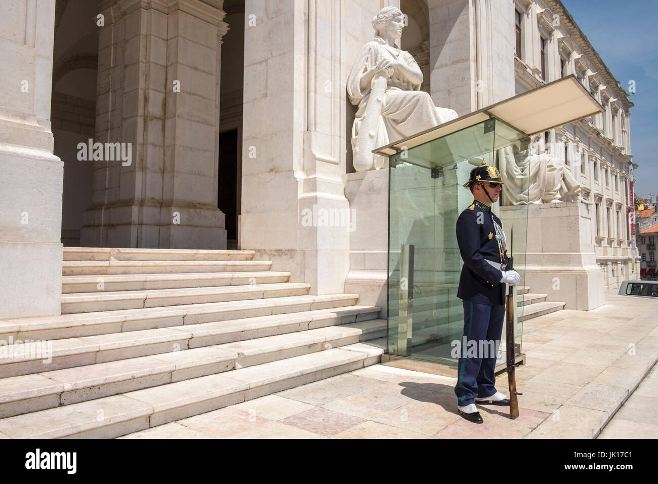 Parliament ceremonial guard hi-res stock photography and images - Alamy