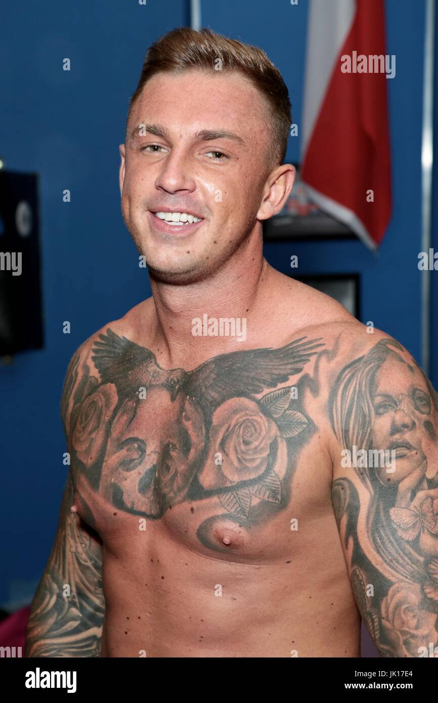 Cast of Ex on The Beach Series 7 gather at a London Boxing Ring to ...