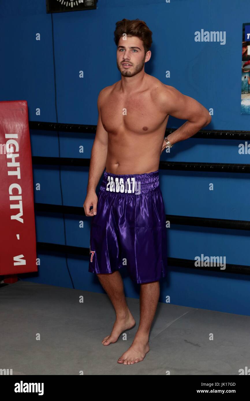 Cast of Ex on The Beach Series 7 gather at a London Boxing Ring to ...