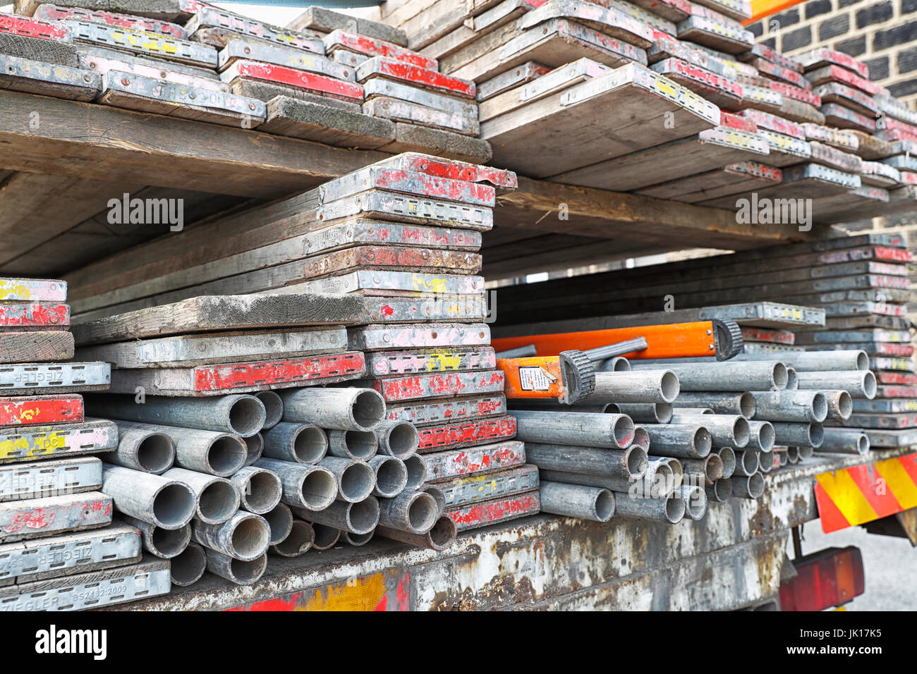 Scaffolding loaded on to the back of a truck Stock Photo - Alamy