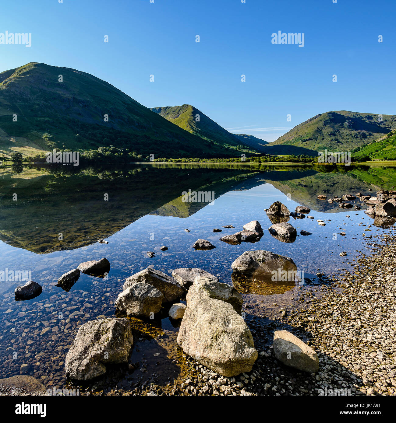 Stunning early morning reflections on Brothers Water, Lake District ...
