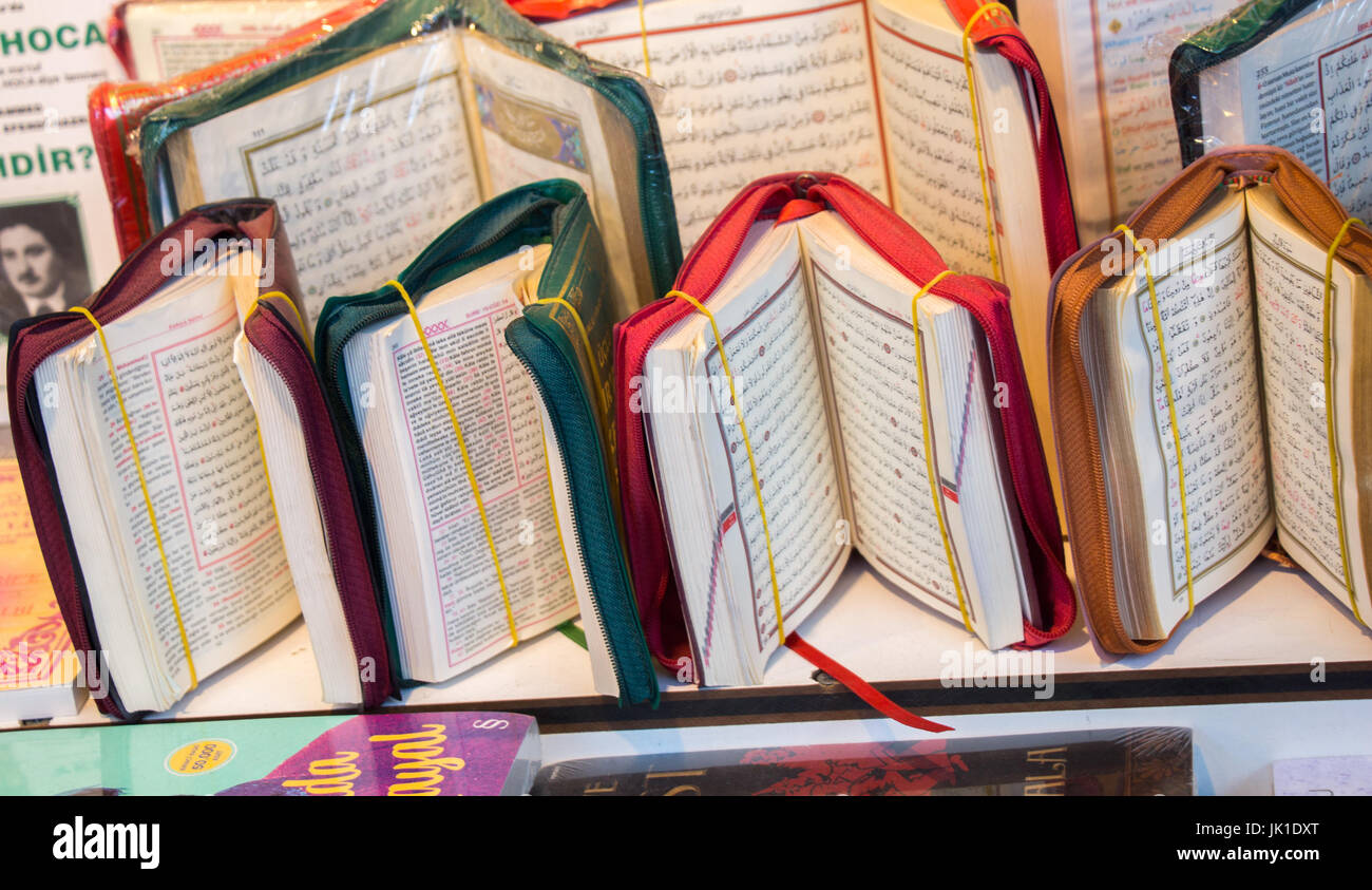 Islamic book shelf hi-res stock photography and images - Alamy