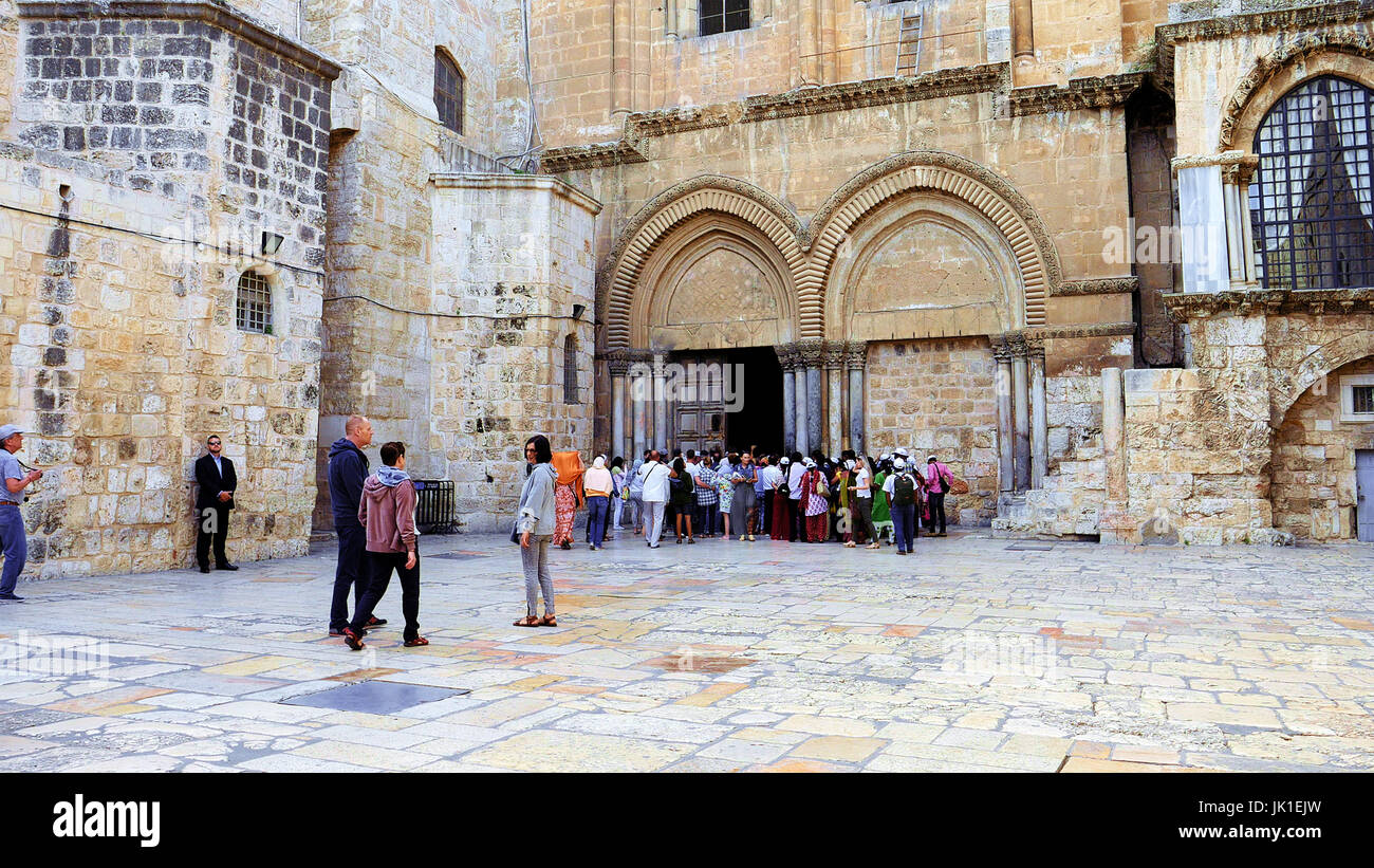 Entrance of the Holy Sepulcher Church in Jerusalem Stock Photo - Alamy