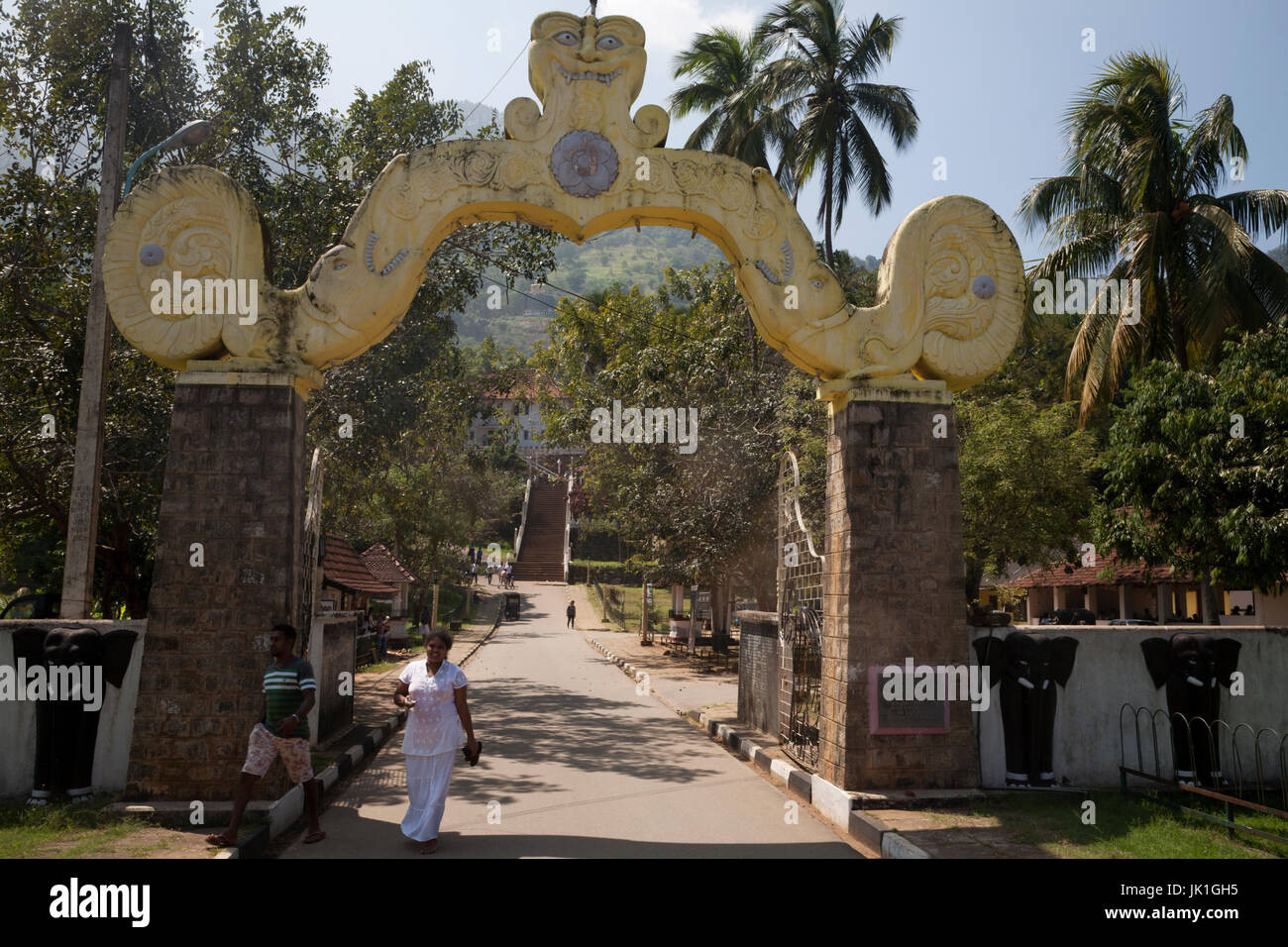 Aluviharaya rock hi-res stock photography and images - Alamy