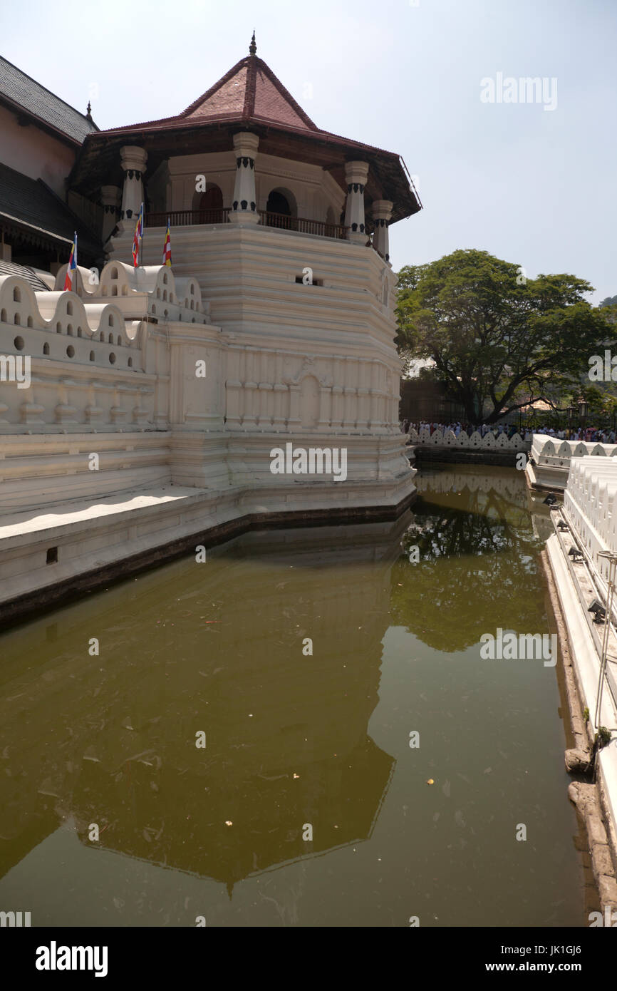 temple of the tooth kandy central province sri lanka Stock Photo - Alamy