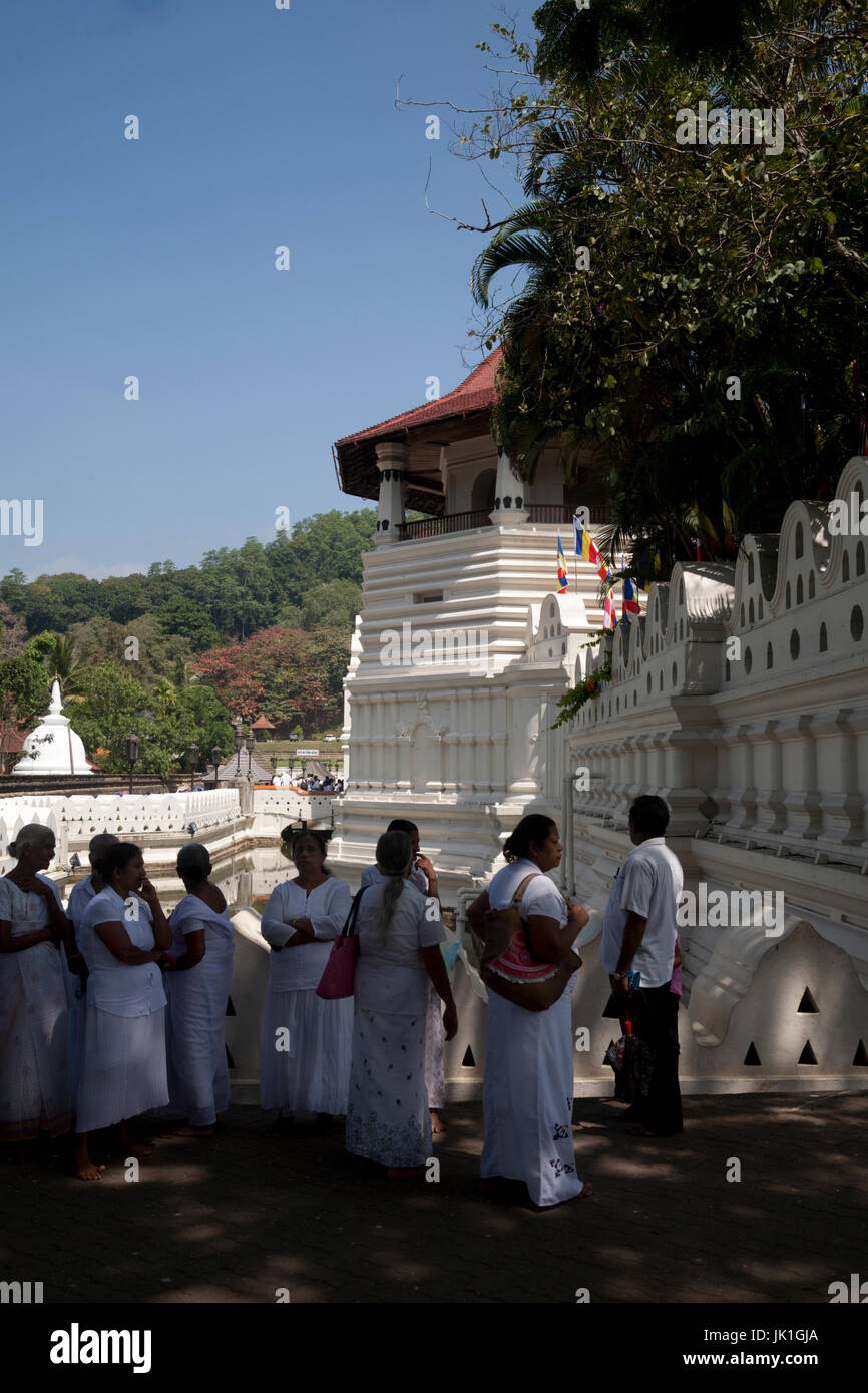 temple of the tooth kandy central province sri lanka Stock Photo - Alamy